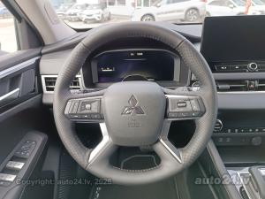 Grey Mitsubishi Outlander 2026 in Tallinn, with an engine capacity of 2.40 L and mileage of 2 thousand km for 50990 €, photo 19 on AUTOMOTO.COM.LV