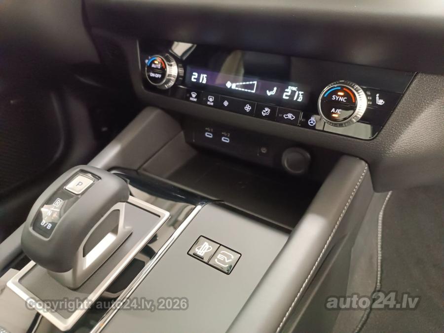 Grey Mitsubishi Outlander 2026 in Tallinn, with an engine capacity of 2.40 L and mileage of 2 thousand km for 50990 €, photo 20 on AUTOMOTO.COM.LV