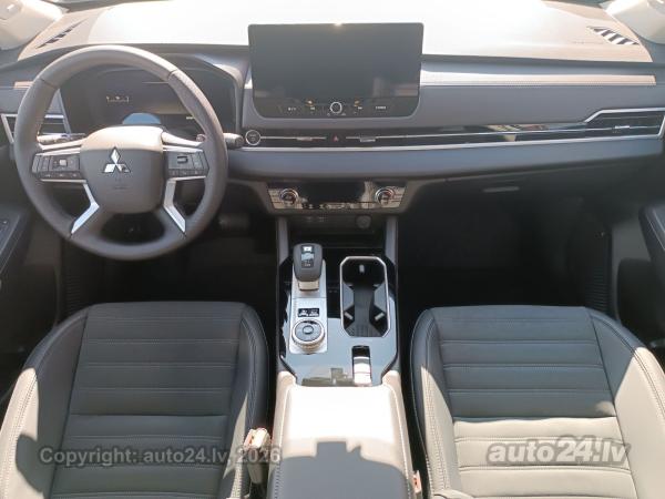 Pelēks Mitsubishi Outlander 2026 Tallina, ar dzinēja tilpumu 2.40 L un nobraukumu 0 tūkst. km par 48990 €, foto 5 vietnē AUTOMOTO.COM.LV