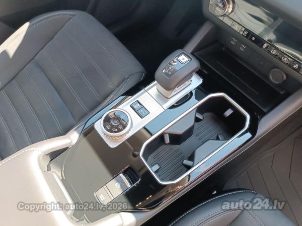Pelēks Mitsubishi Outlander 2026 Tallina, ar dzinēja tilpumu 2.40 L un nobraukumu 0 tūkst. km par 48990 €, foto 6 vietnē AUTOMOTO.COM.LV