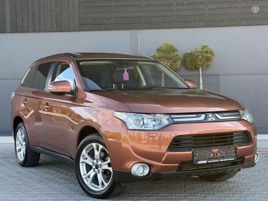Orange Mitsubishi Outlander 2012 in Siauliai, with an engine capacity of 2.27 L and mileage of 243 thousand km for 8450 €, photo 1 on AUTOMOTO.COM.LV