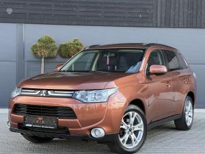 Orange Mitsubishi Outlander 2012 in Siauliai, with an engine capacity of 2.27 L and mileage of 243 thousand km for 8450 €, photo 3 on AUTOMOTO.COM.LV