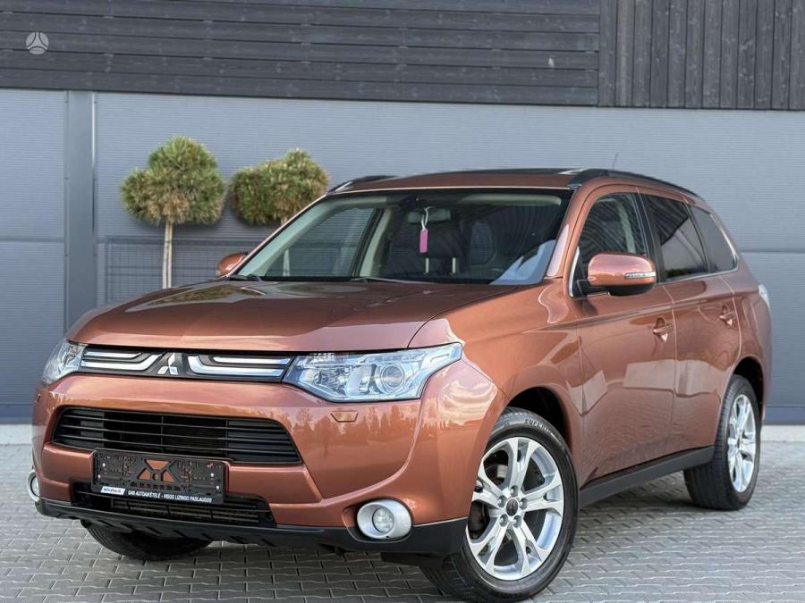 Orange Mitsubishi Outlander 2012 in Siauliai, with an engine capacity of 2.27 L and mileage of 243 thousand km for 8450 €, photo 3 on AUTOMOTO.COM.LV