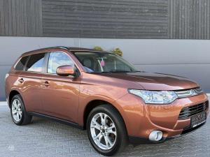 Orange Mitsubishi Outlander 2012 in Siauliai, with an engine capacity of 2.27 L and mileage of 243 thousand km for 8450 €, photo 4 on AUTOMOTO.COM.LV