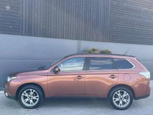 Orange Mitsubishi Outlander 2012 in Siauliai, with an engine capacity of 2.27 L and mileage of 243 thousand km for 8450 €, photo 6 on AUTOMOTO.COM.LV