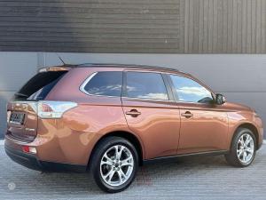 Orange Mitsubishi Outlander 2012 in Siauliai, with an engine capacity of 2.27 L and mileage of 243 thousand km for 8450 €, photo 9 on AUTOMOTO.COM.LV