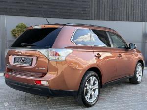 Orange Mitsubishi Outlander 2012 in Siauliai, with an engine capacity of 2.27 L and mileage of 243 thousand km for 8450 €, photo 11 on AUTOMOTO.COM.LV