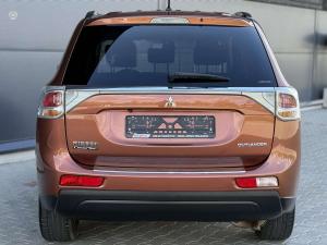 Orange Mitsubishi Outlander 2012 in Siauliai, with an engine capacity of 2.27 L and mileage of 243 thousand km for 8450 €, photo 13 on AUTOMOTO.COM.LV