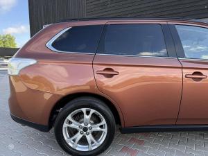 Orange Mitsubishi Outlander 2012 in Siauliai, with an engine capacity of 2.27 L and mileage of 243 thousand km for 8450 €, photo 14 on AUTOMOTO.COM.LV