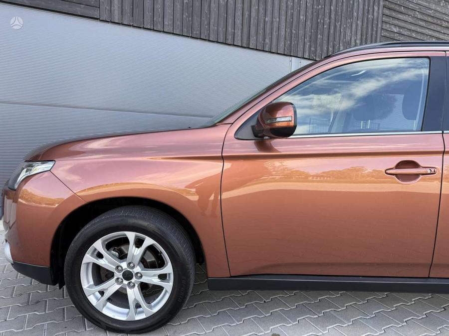 Orange Mitsubishi Outlander 2012 in Siauliai, with an engine capacity of 2.27 L and mileage of 243 thousand km for 8450 €, photo 16 on AUTOMOTO.COM.LV
