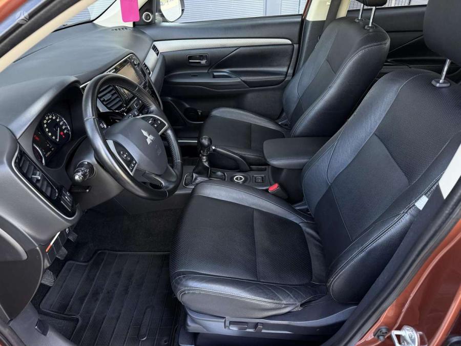 Orange Mitsubishi Outlander 2012 in Siauliai, with an engine capacity of 2.27 L and mileage of 243 thousand km for 8450 €, photo 18 on AUTOMOTO.COM.LV