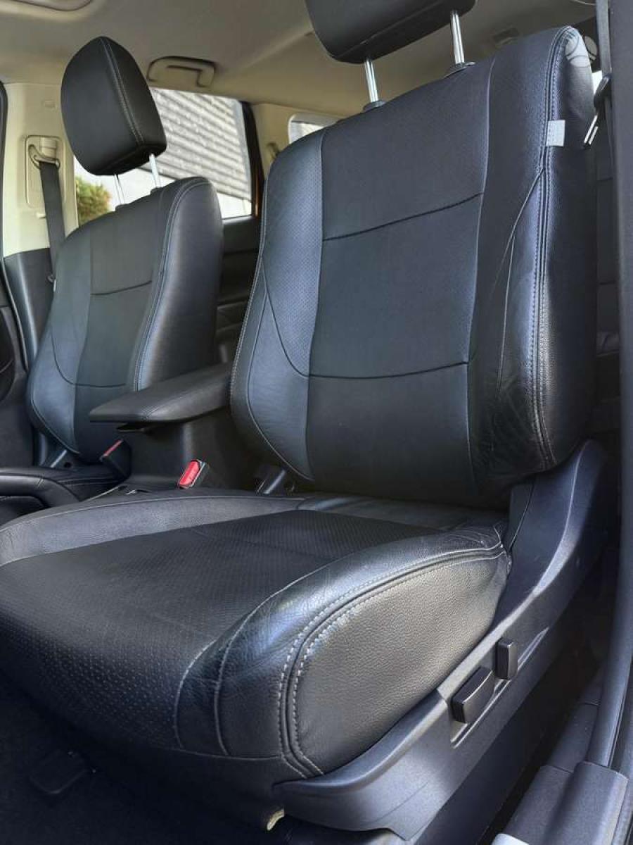 Orange Mitsubishi Outlander 2012 in Siauliai, with an engine capacity of 2.27 L and mileage of 243 thousand km for 8450 €, photo 21 on AUTOMOTO.COM.LV