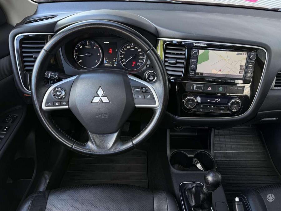 Orange Mitsubishi Outlander 2012 in Siauliai, with an engine capacity of 2.27 L and mileage of 243 thousand km for 8450 €, photo 23 on AUTOMOTO.COM.LV