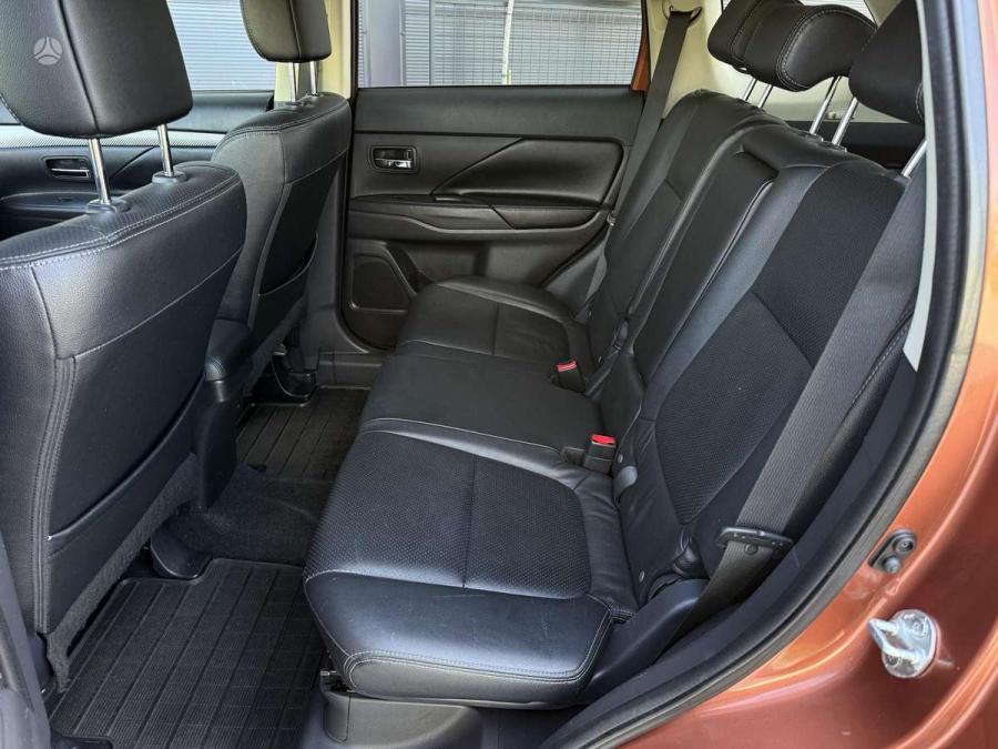 Orange Mitsubishi Outlander 2012 in Siauliai, with an engine capacity of 2.27 L and mileage of 243 thousand km for 8450 €, photo 26 on AUTOMOTO.COM.LV