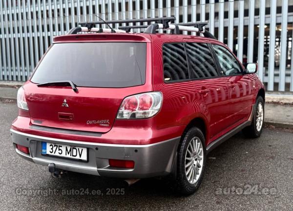 Sarkans Mitsubishi Outlander 2003 Tallina, ar dzinēja tilpumu 2.40 L un nobraukumu 275 tūkst. km par 1499 €, foto 4 vietnē AUTOMOTO.COM.LV