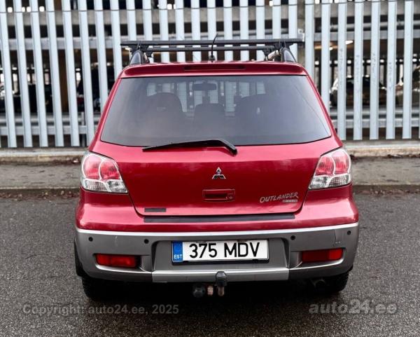 Sarkans Mitsubishi Outlander 2003 Tallina, ar dzinēja tilpumu 2.40 L un nobraukumu 275 tūkst. km par 1499 €, foto 5 vietnē AUTOMOTO.COM.LV