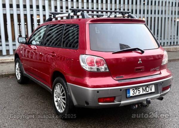 Sarkans Mitsubishi Outlander 2003 Tallina, ar dzinēja tilpumu 2.40 L un nobraukumu 275 tūkst. km par 1499 €, foto 6 vietnē AUTOMOTO.COM.LV