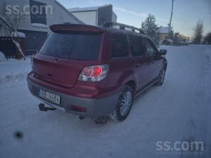 Red Mitsubishi Outlander 2004 in Daugavpils, with an engine capacity of 2.40 L and mileage of 321 thousand km for 1550 €, photo 2 on AUTOMOTO.COM.LV
