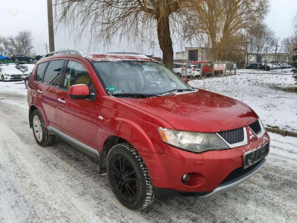 Red Mitsubishi Outlander 2008 in Marijampole, with an engine capacity of 2.20 L and mileage of 377 thousand km for 2000 €, photo 2 on AUTOMOTO.COM.LV
