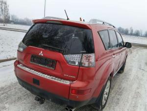Red Mitsubishi Outlander 2008 in Marijampole, with an engine capacity of 2.20 L and mileage of 377 thousand km for 2000 €, photo 7 on AUTOMOTO.COM.LV