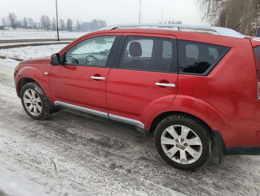 Red Mitsubishi Outlander 2008 in Marijampole, with an engine capacity of 2.20 L and mileage of 377 thousand km for 2000 €, photo 13 on AUTOMOTO.COM.LV