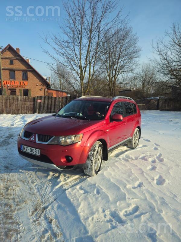 Red Mitsubishi Outlander 2008 in Riga, with an engine capacity of 2.40 L and mileage of 304 thousand km for 2450 €, photo 1 on AUTOMOTO.COM.LV