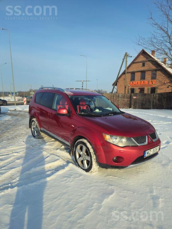 Red Mitsubishi Outlander 2008 in Riga, with an engine capacity of 2.40 L and mileage of 304 thousand km for 2450 €, photo 4 on AUTOMOTO.COM.LV
