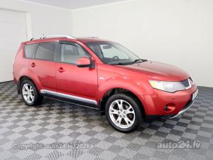 Sarkans Mitsubishi Outlander 2008 Tallina, ar dzinēja tilpumu 2.40 L un nobraukumu 249 tūkst. km par 2499 €, foto  vietnē AUTOMOTO.COM.LV