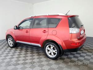 Sarkans Mitsubishi Outlander 2008 Tallina, ar dzinēja tilpumu 2.40 L un nobraukumu 249 tūkst. km par 2499 €, foto 4 vietnē AUTOMOTO.COM.LV