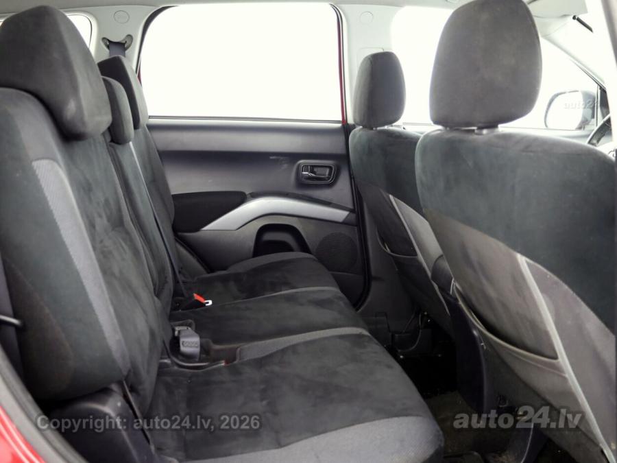 Sarkans Mitsubishi Outlander 2008 Tallina, ar dzinēja tilpumu 2.40 L un nobraukumu 249 tūkst. km par 2499 €, foto 7 vietnē AUTOMOTO.COM.LV