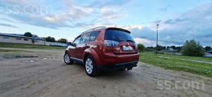 Sarkans Mitsubishi Outlander 2008 Rēzekne, ar dzinēja tilpumu 2.20 L un nobraukumu 334 tūkst. km par 2900 €, foto  vietnē AUTOMOTO.COM.LV