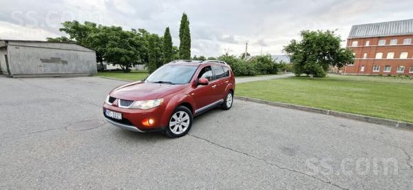 Red Mitsubishi Outlander 2008 in Rezekne, with an engine capacity of 2.20 L and mileage of 334 thousand km for 2900 €, photo 3 on AUTOMOTO.COM.LV