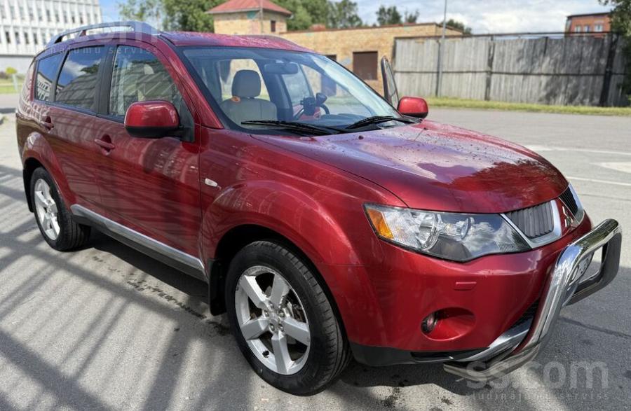 Red Mitsubishi Outlander 2008 in Riga, with an engine capacity of 2.40 L and mileage of 105 thousand km for 4990 €, photo 3 on AUTOMOTO.COM.LV