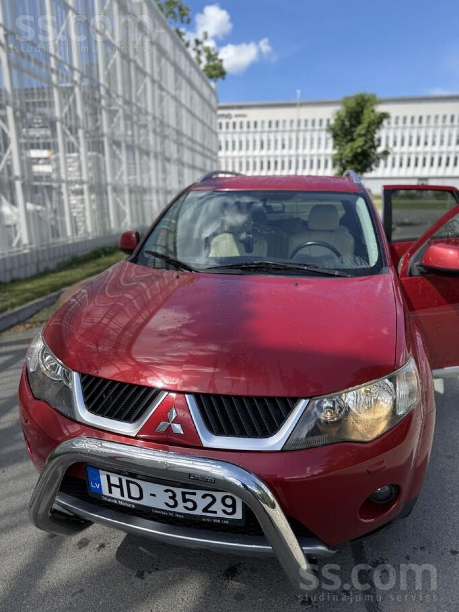 Red Mitsubishi Outlander 2008 in Riga, with an engine capacity of 2.40 L and mileage of 105 thousand km for 4990 €, photo 6 on AUTOMOTO.COM.LV