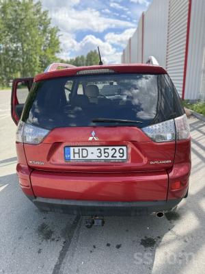 Red Mitsubishi Outlander 2008 in Riga, with an engine capacity of 2.40 L and mileage of 105 thousand km for 4990 €, photo 8 on AUTOMOTO.COM.LV