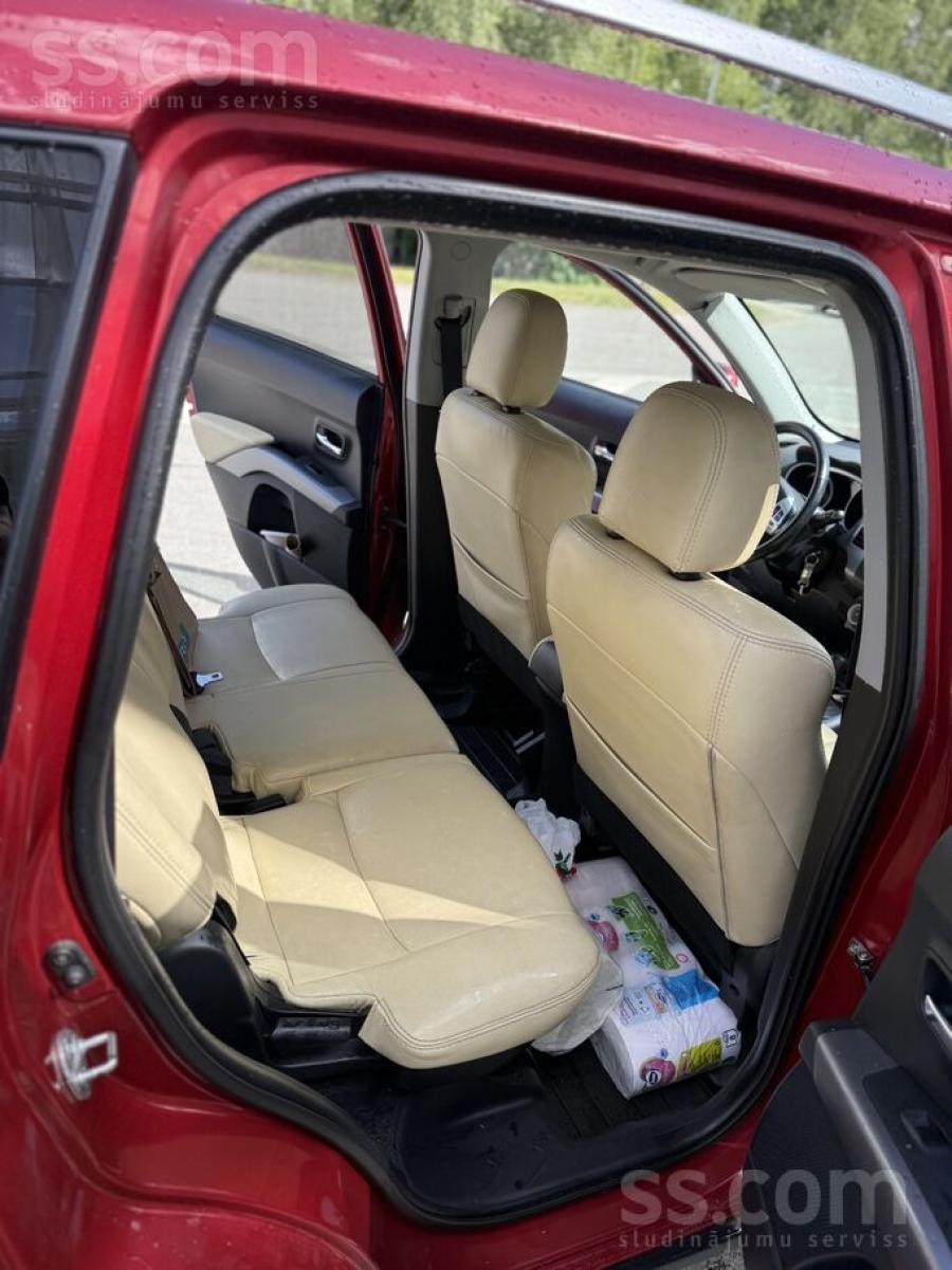 Red Mitsubishi Outlander 2008 in Riga, with an engine capacity of 2.40 L and mileage of 105 thousand km for 4990 €, photo 10 on AUTOMOTO.COM.LV