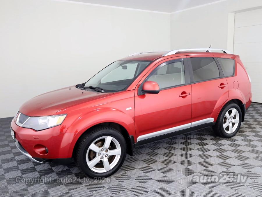 Red Mitsubishi Outlander 2008 in Tallinn, with an engine capacity of 2.40 L and mileage of 175 thousand km for 2499 €, photo 3 on AUTOMOTO.COM.LV