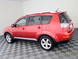 Red Mitsubishi Outlander 2008 in Tallinn, with an engine capacity of 2.40 L and mileage of 175 thousand km for 2499 €, photo 5 on AUTOMOTO.COM.LV