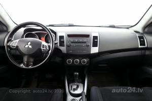 Red Mitsubishi Outlander 2008 in Tallinn, with an engine capacity of 2.40 L and mileage of 175 thousand km for 2499 €, photo 6 on AUTOMOTO.COM.LV