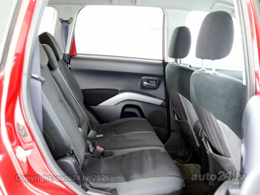 Red Mitsubishi Outlander 2008 in Tallinn, with an engine capacity of 2.40 L and mileage of 175 thousand km for 2499 €, photo 8 on AUTOMOTO.COM.LV
