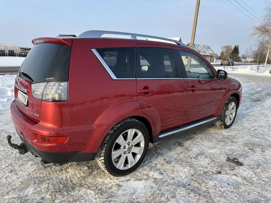 Sarkans Mitsubishi Outlander 2010 Kauņa, ar dzinēja tilpumu 2.18 L un nobraukumu 250 tūkst. km par 4000 €, foto 3 vietnē AUTOMOTO.COM.LV