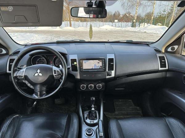 Sarkans Mitsubishi Outlander 2010 Kauņa, ar dzinēja tilpumu 2.18 L un nobraukumu 250 tūkst. km par 4000 €, foto 5 vietnē AUTOMOTO.COM.LV