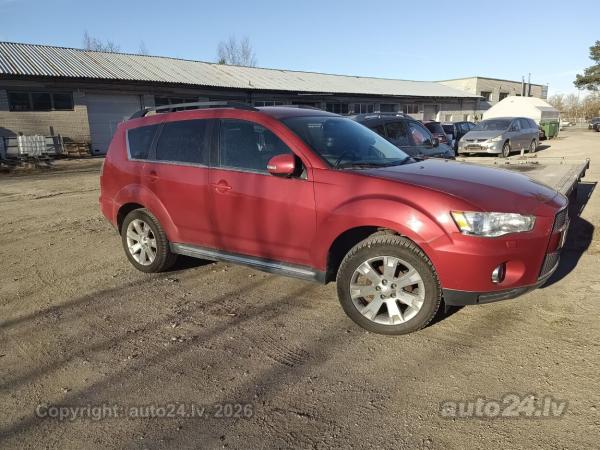 Red Mitsubishi Outlander 2011 in Tallinn, with an engine capacity of 2.20 L and mileage of 329 thousand km for 6500 €, photo 1 on AUTOMOTO.COM.LV