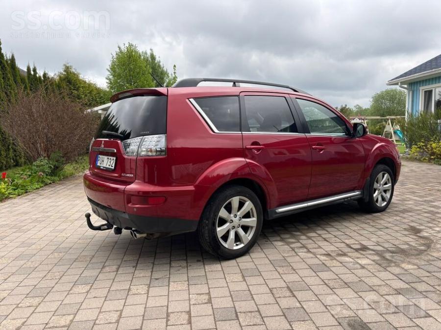 Red Mitsubishi Outlander 2012 in Riga, with an engine capacity of 2.20 L and mileage of 288 thousand km for 5250 €, photo 4 on AUTOMOTO.COM.LV