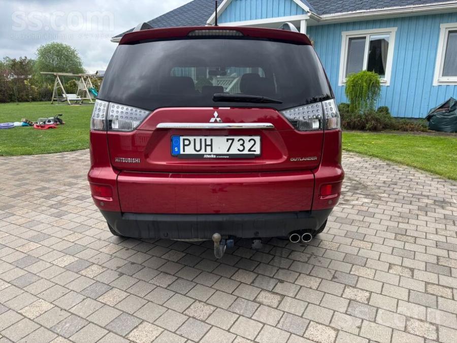 Red Mitsubishi Outlander 2012 in Riga, with an engine capacity of 2.20 L and mileage of 288 thousand km for 5250 €, photo 5 on AUTOMOTO.COM.LV