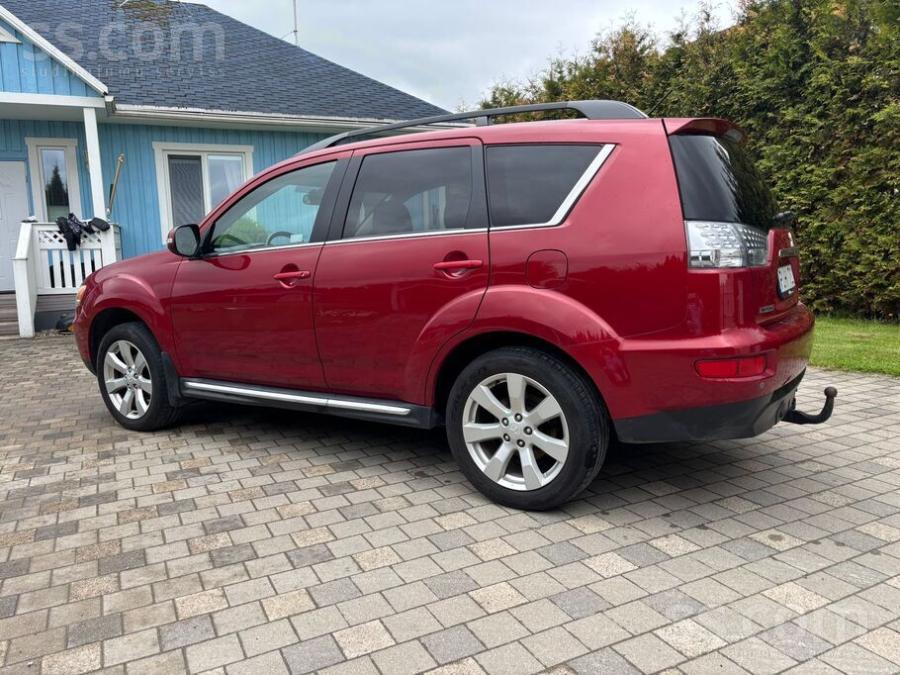 Red Mitsubishi Outlander 2012 in Riga, with an engine capacity of 2.20 L and mileage of 288 thousand km for 5250 €, photo 6 on AUTOMOTO.COM.LV
