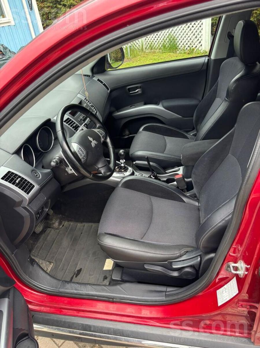 Red Mitsubishi Outlander 2012 in Riga, with an engine capacity of 2.20 L and mileage of 288 thousand km for 5250 €, photo 10 on AUTOMOTO.COM.LV