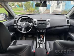 Red Mitsubishi Outlander 2012 in Riga, with an engine capacity of 2.20 L and mileage of 288 thousand km for 5250 €, photo 11 on AUTOMOTO.COM.LV