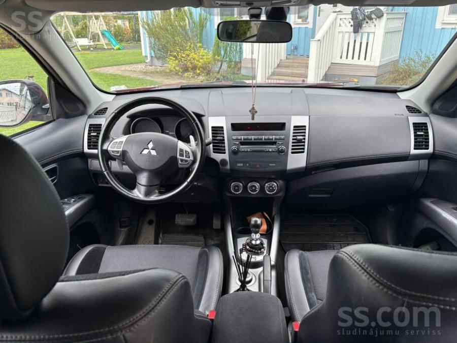 Red Mitsubishi Outlander 2012 in Riga, with an engine capacity of 2.20 L and mileage of 288 thousand km for 5250 €, photo 11 on AUTOMOTO.COM.LV