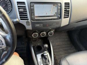 Sarkans Mitsubishi Outlander 2012 Marijampole, ar dzinēja tilpumu 2.18 L un nobraukumu 208 tūkst. km par 3450 €, foto 11 vietnē AUTOMOTO.COM.LV